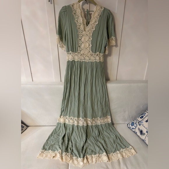 Bella Ella Boutique | Dresses | Bella Ella Boutique Lace Tired Boho ...